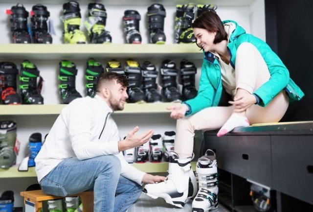 How Should Boots Fit? Your Work Boots Fitting Guide! - Hood MWR