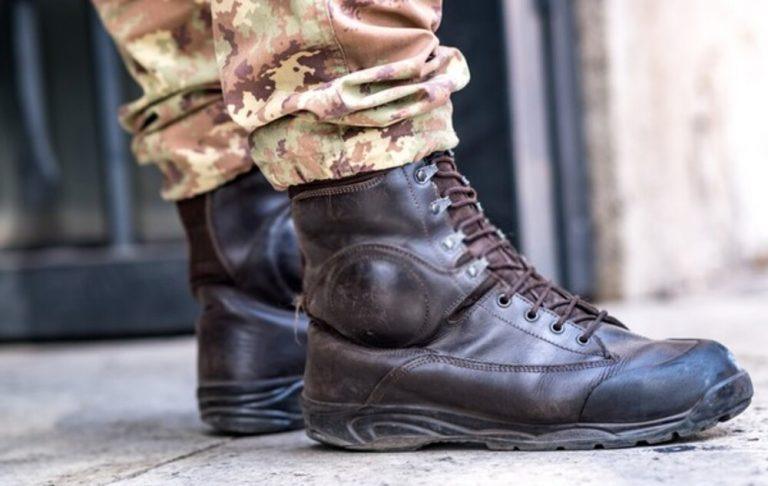 How Does the Military Tuck Tactical Pants Into Their Boots? - Hood MWR