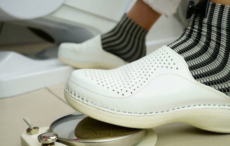 What Types of Shoes Do Nurses Wear? Why? - Hood MWR