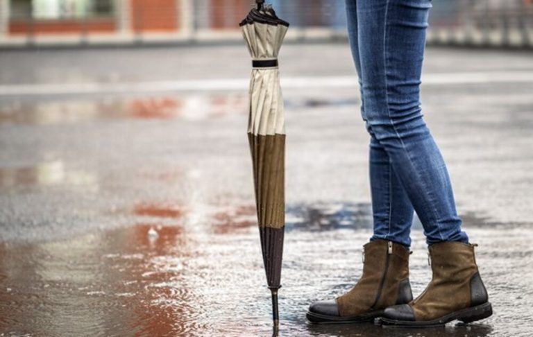 7 Hacks to Stretch Rubber Boots Quickly - Hood MWR