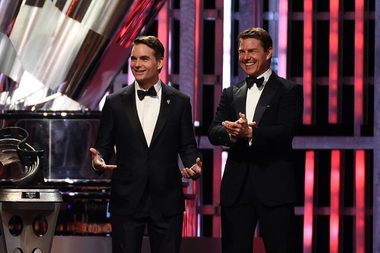Tom Cruise Height: How Tall Is He? - Hood MWR