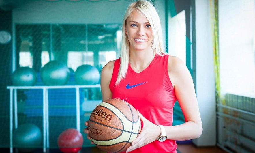 24 Most Beautiful And Pro Wnba Players In 2022 Hood Mwr