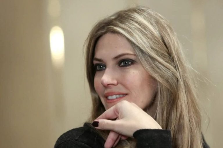 30 Most Beautiful And Elegant Women in Congress 2022 - Hood MWR