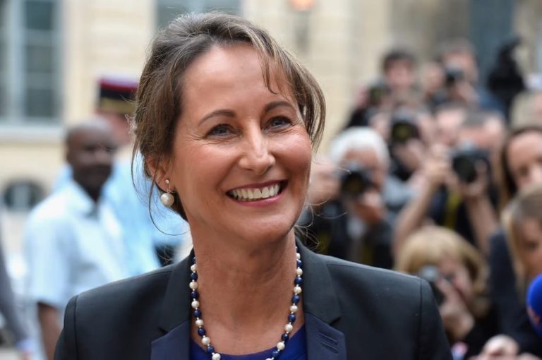 30 Most Beautiful And Elegant Women in Congress 2022 - Hood MWR