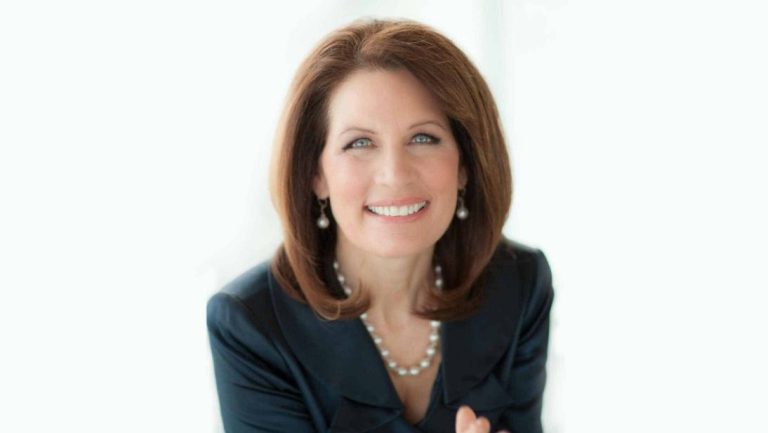 30 Most Beautiful And Elegant Women in Congress 2022 - Hood MWR