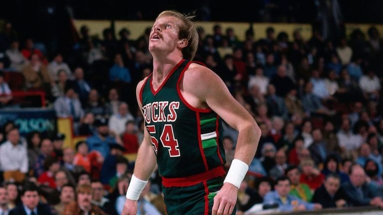 30 Greatest White Basketball Players Throughout History - Hood MWR