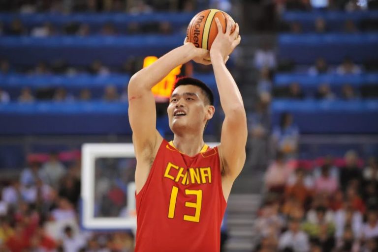 30 Greatest White Basketball Players Throughout History - Hood MWR