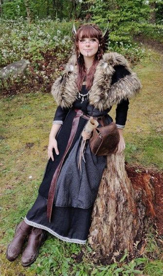 43 Amazing Outfit Ideas To Wear For Renaissance Faire 2022 Hood Mwr