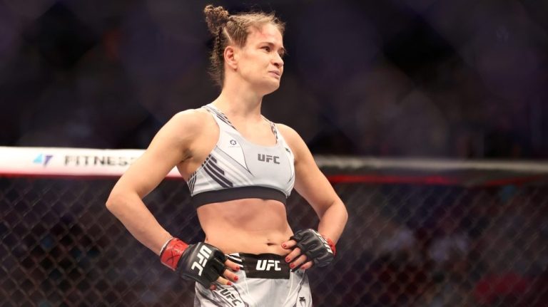 30 Most Attractive and Powerful Female MMA Fighters Of All Time - Hood MWR