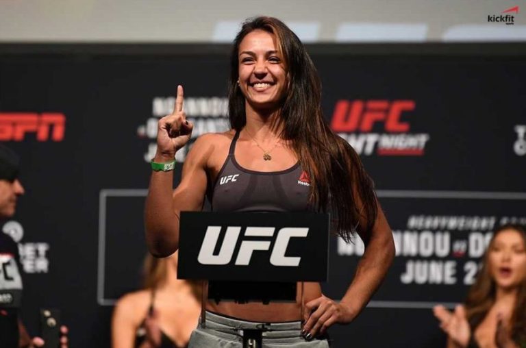 30 Most Attractive and Powerful Female MMA Fighters Of All Time - Hood MWR