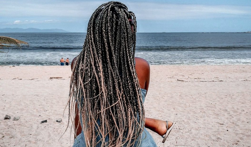15 Cool Box Braids Hairstyle In Silver Grey Color - Hood MWR