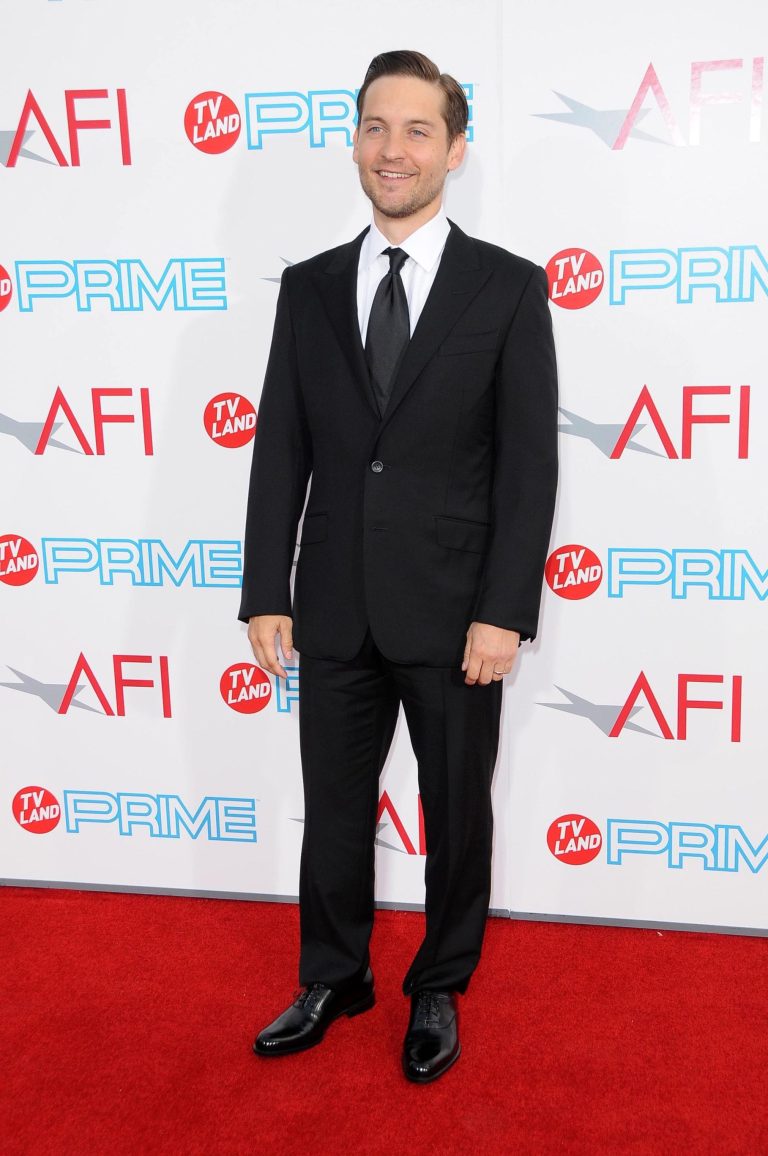 Tobey Maguire Height: How Tall is The Spiderman? - Hood MWR