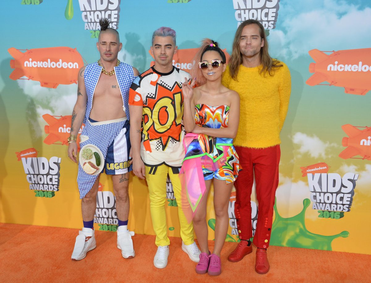 Joe Jonas Height: How Tall is The American Singer-Songwriter? - Hood MWR