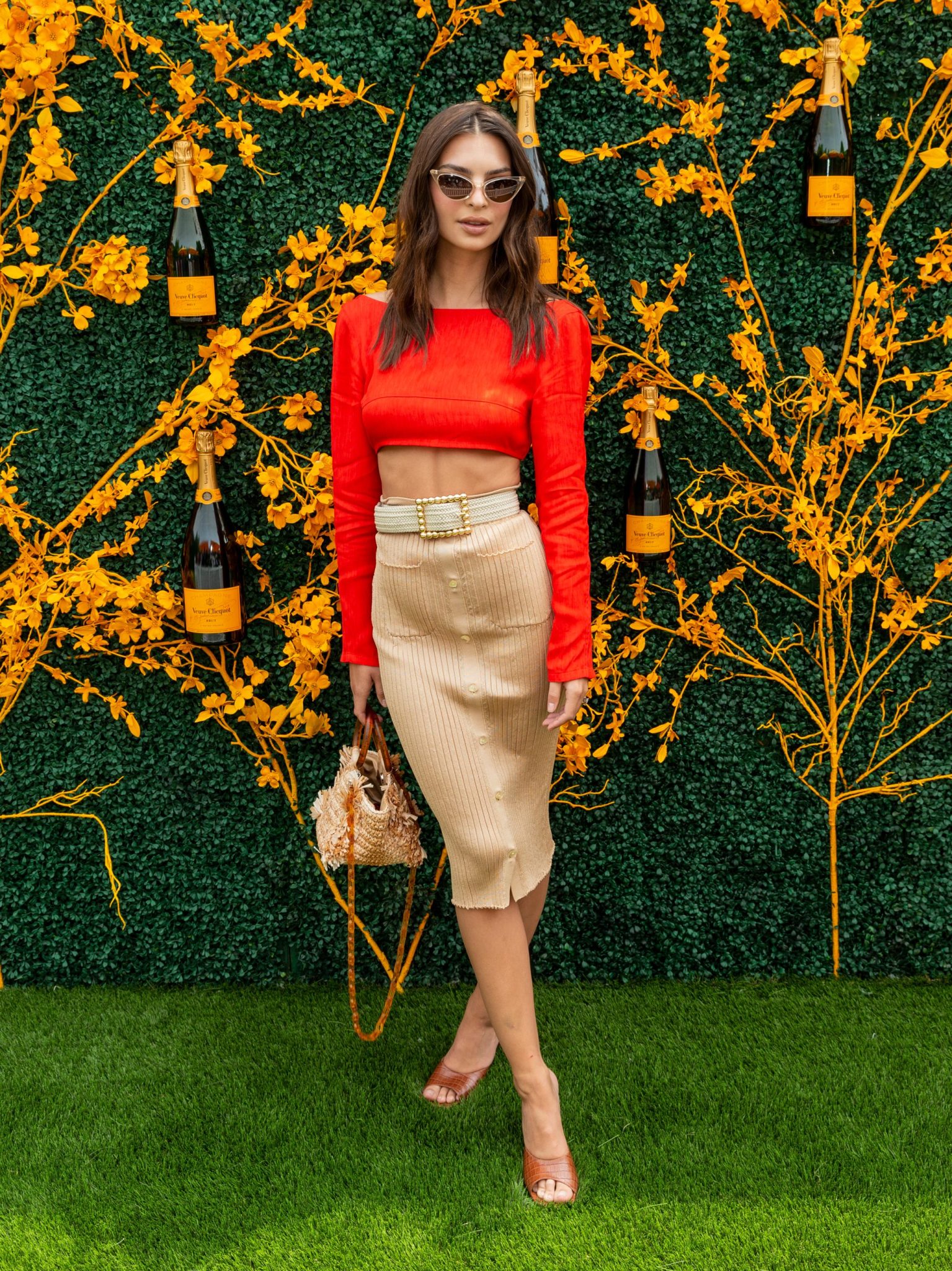 Emily Ratajkowski Height: How Tall is The American Model? - Hood MWR Emily Ratajkowski Height: How Tall is The American Model? - Hood MWR