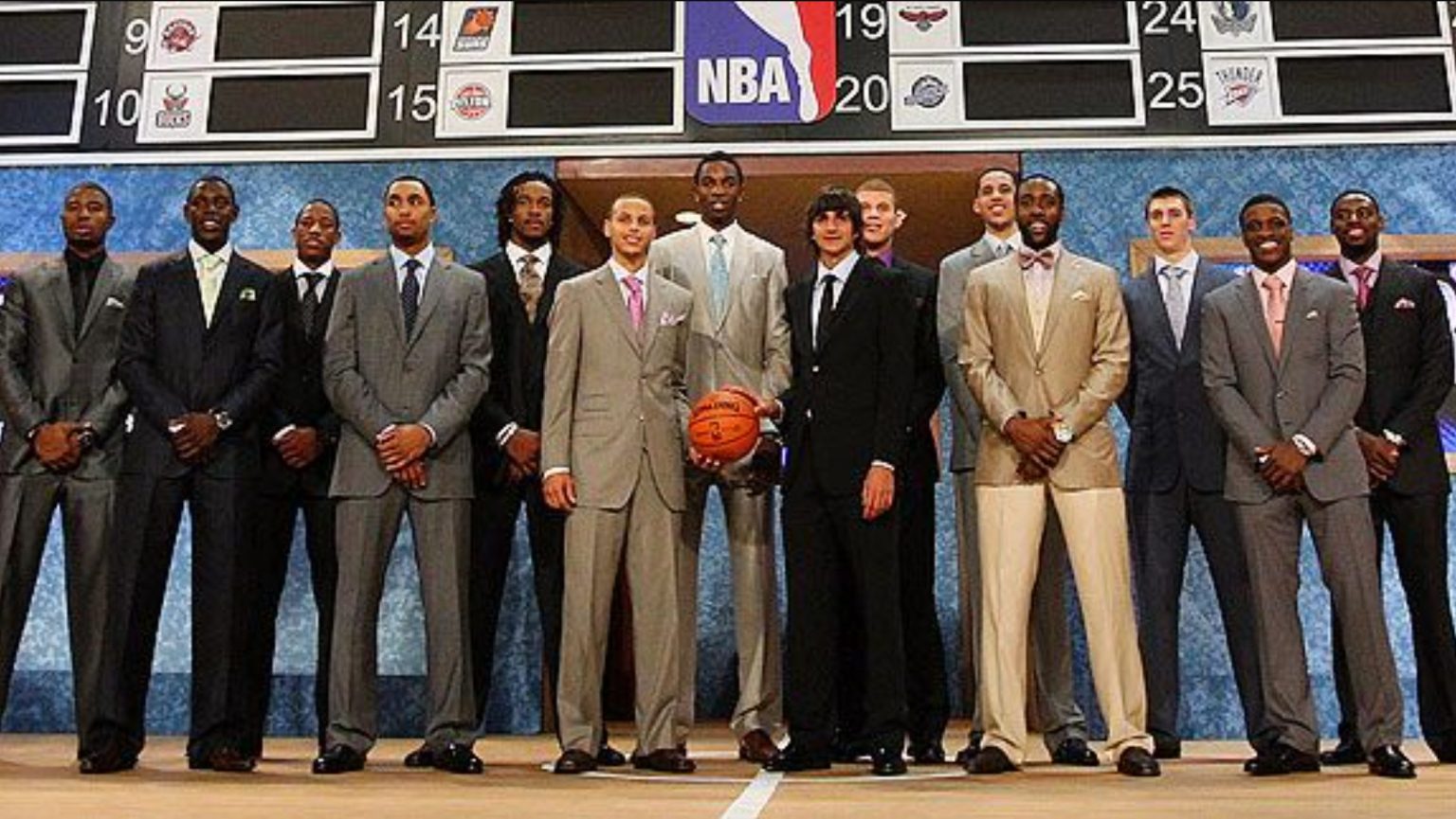 Steph Curry Height: How Tall is The Professional Basketball Player ...