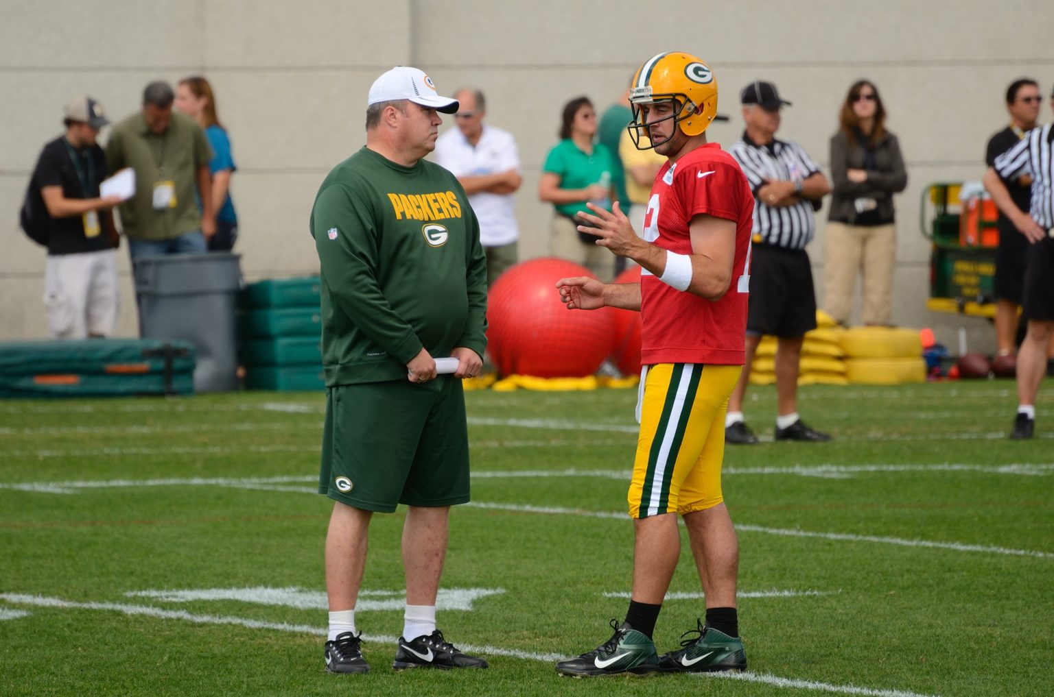 Aaron Rodgers Height: How Tall is The American Football Quarterback ... Aaron Rodgers Height: How Tall is The American Football Quarterback ...