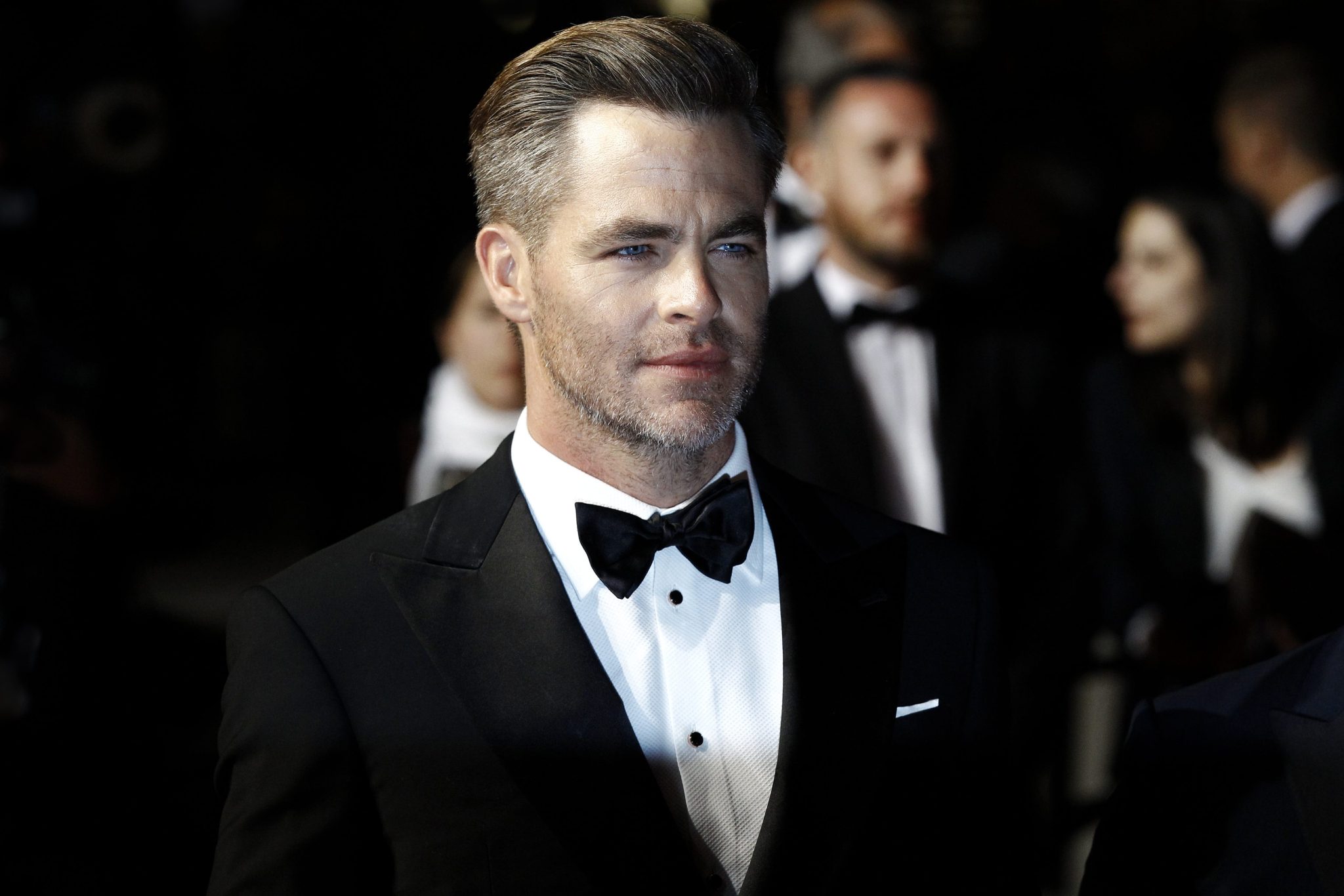 Chris Pine Height: How Tall is The American Actor? - Hood MWR