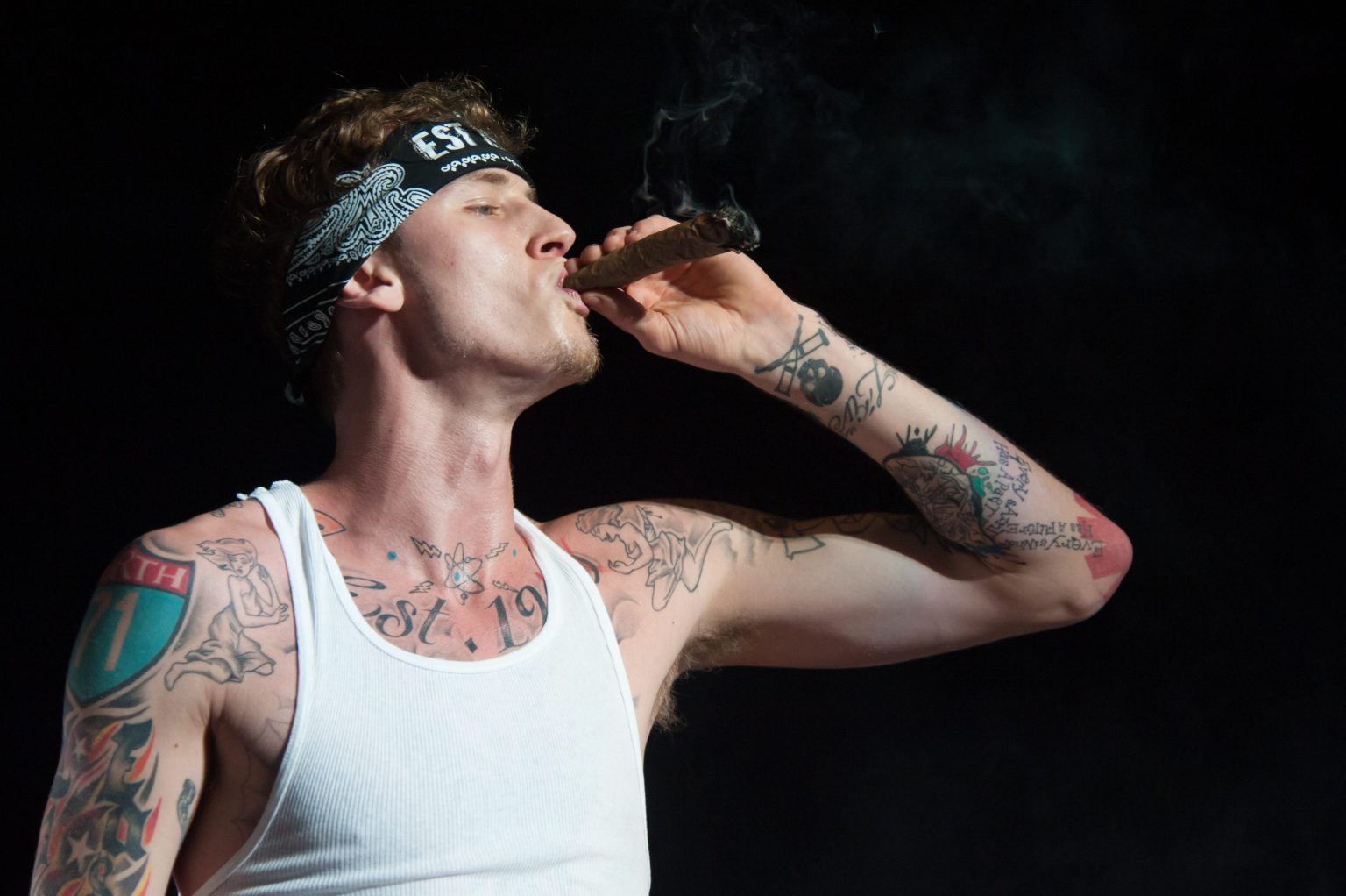 Machine Gun Kelly Height: How Tall is Colson Baker? - Hood MWR