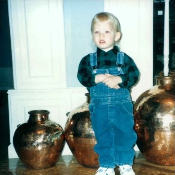 Machine Gun Kelly Height: How Tall is Colson Baker? - Hood MWR