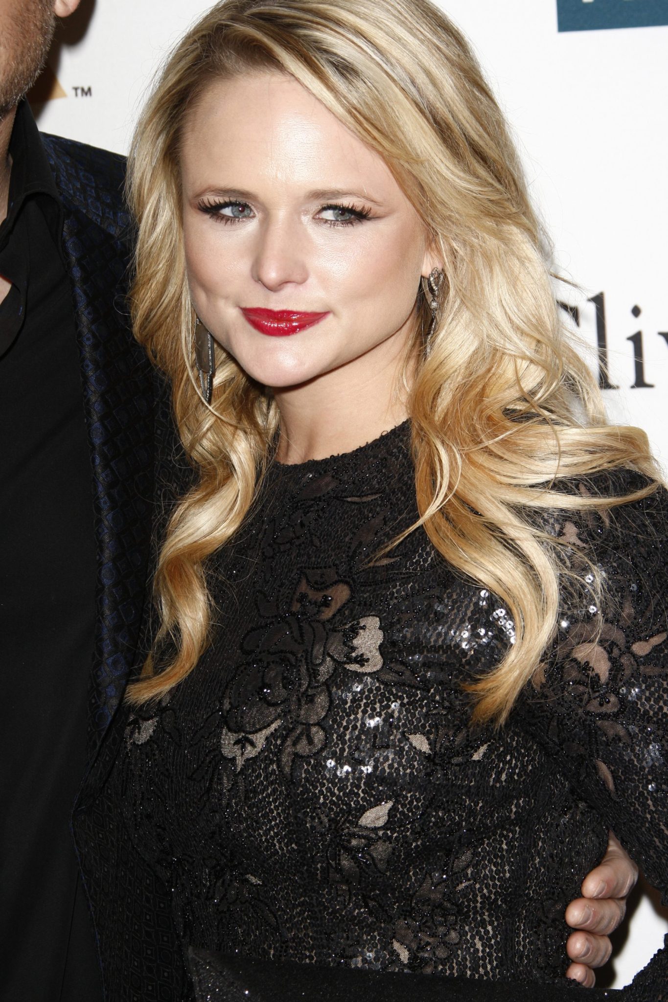 Top 20 Famous Ladies with Bleach-Blonde Hair - Hood MWR