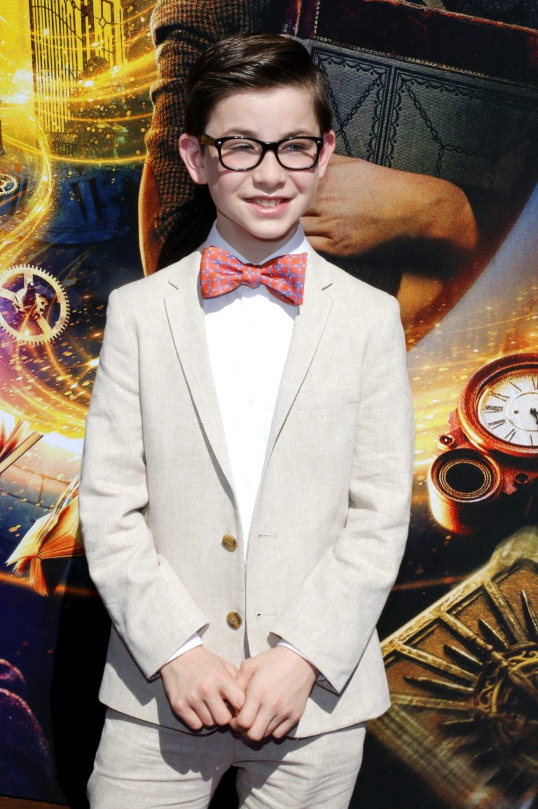 30 Most Popular Teen Actors And Musicians 2023 - Hood MWR