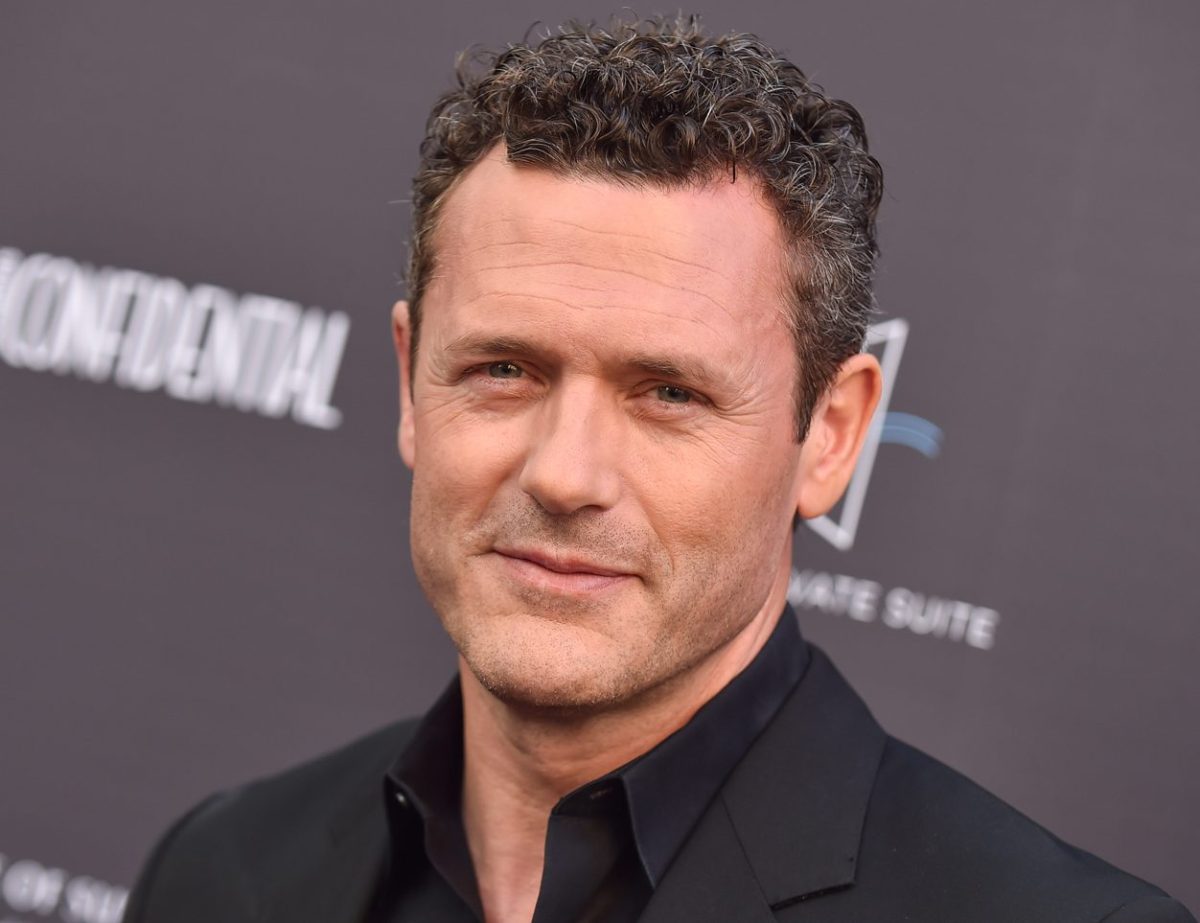 Top 50 Most Popular Actors Over 40 - Hood MWR