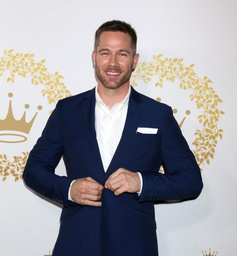 Top 50 Famous Gay Actors: List of LGBT Male Celebs - Hood MWR