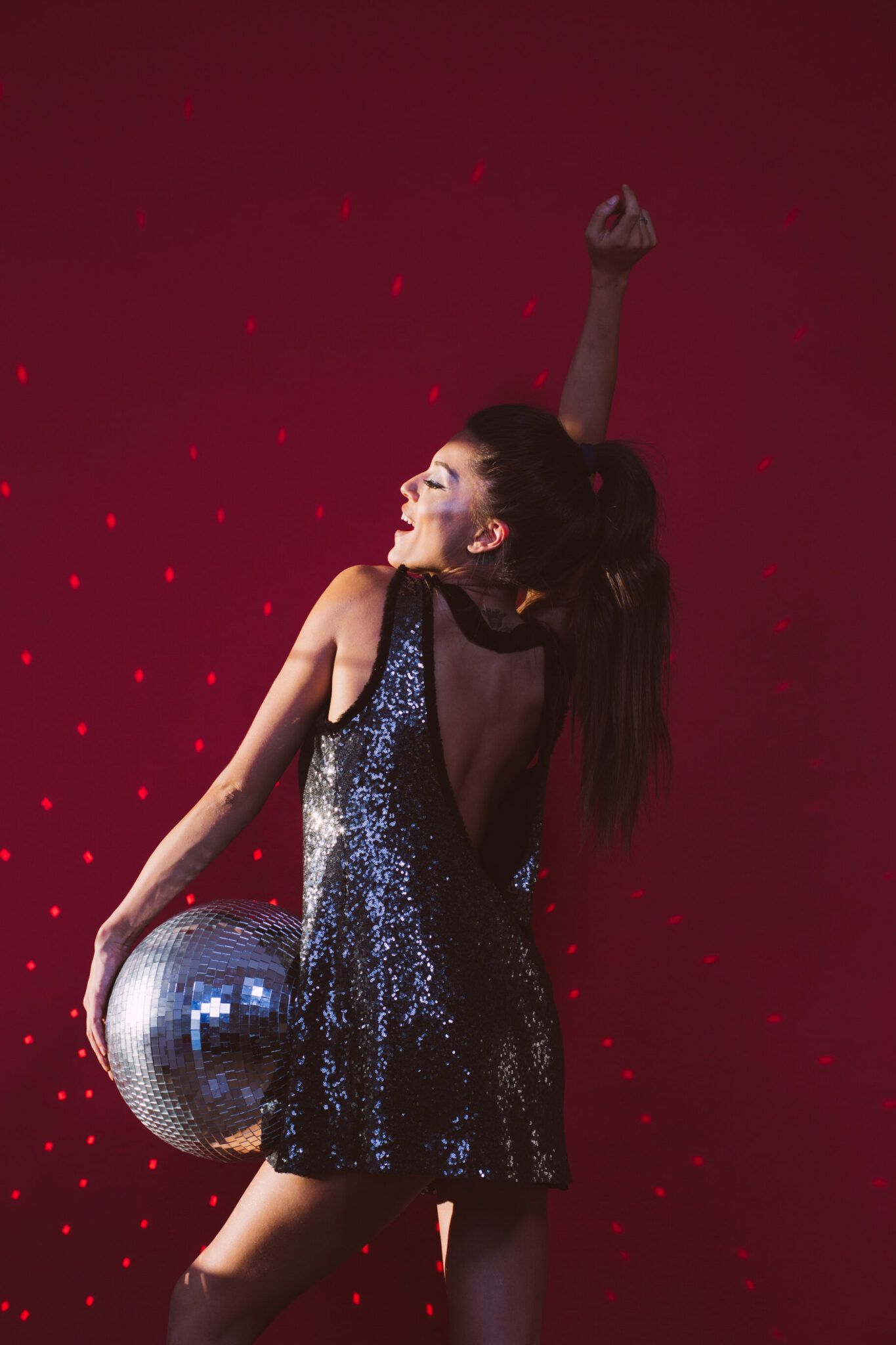 34 Outfits Ideas to Wear to Disco for Women - Hood MWR