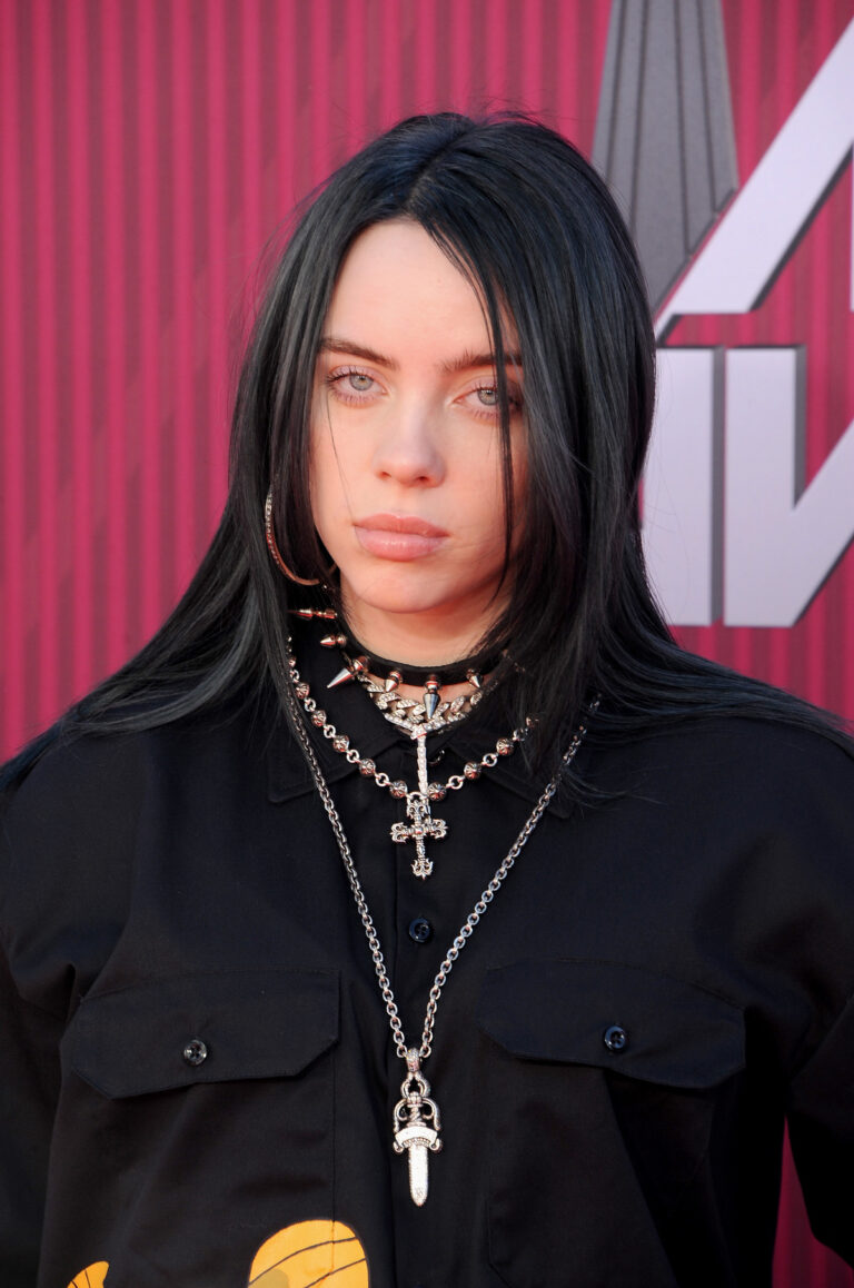 50 Famous Celebrities Who Are 5'3" Tall (160 cm) - Hood MWR