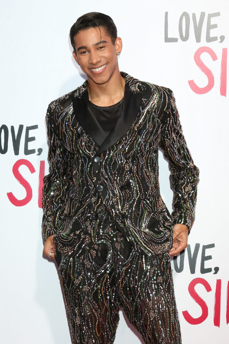 50 Cool Bisexual Celebrities: Actors, Actresses, Singers - Hood MWR