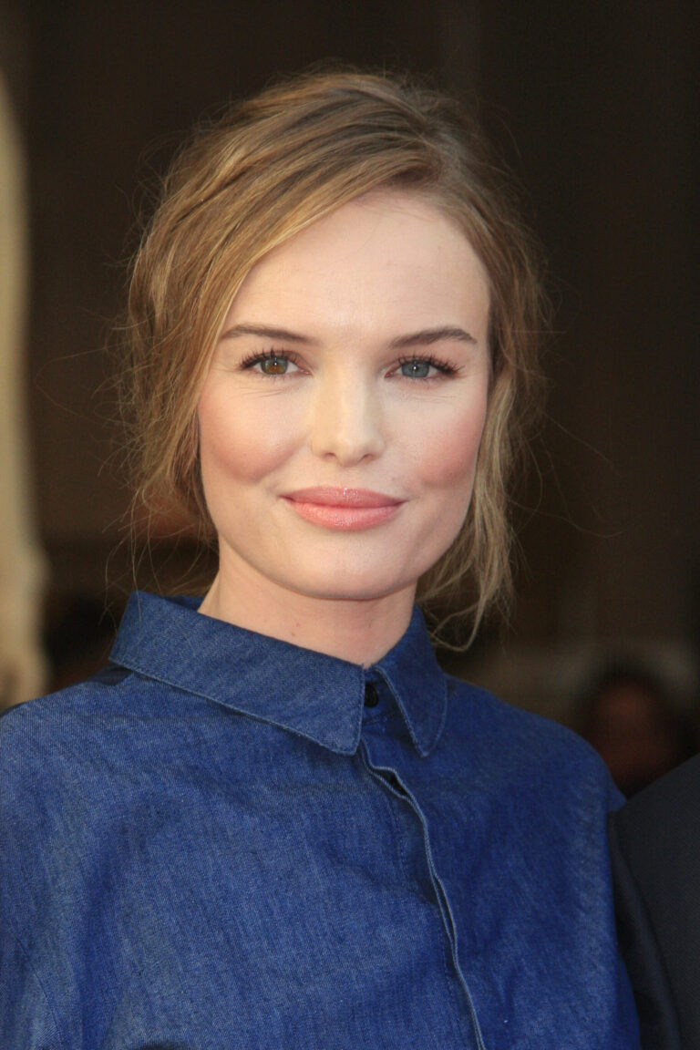 50 Famous Celebrities With Round Faces - Hood MWR