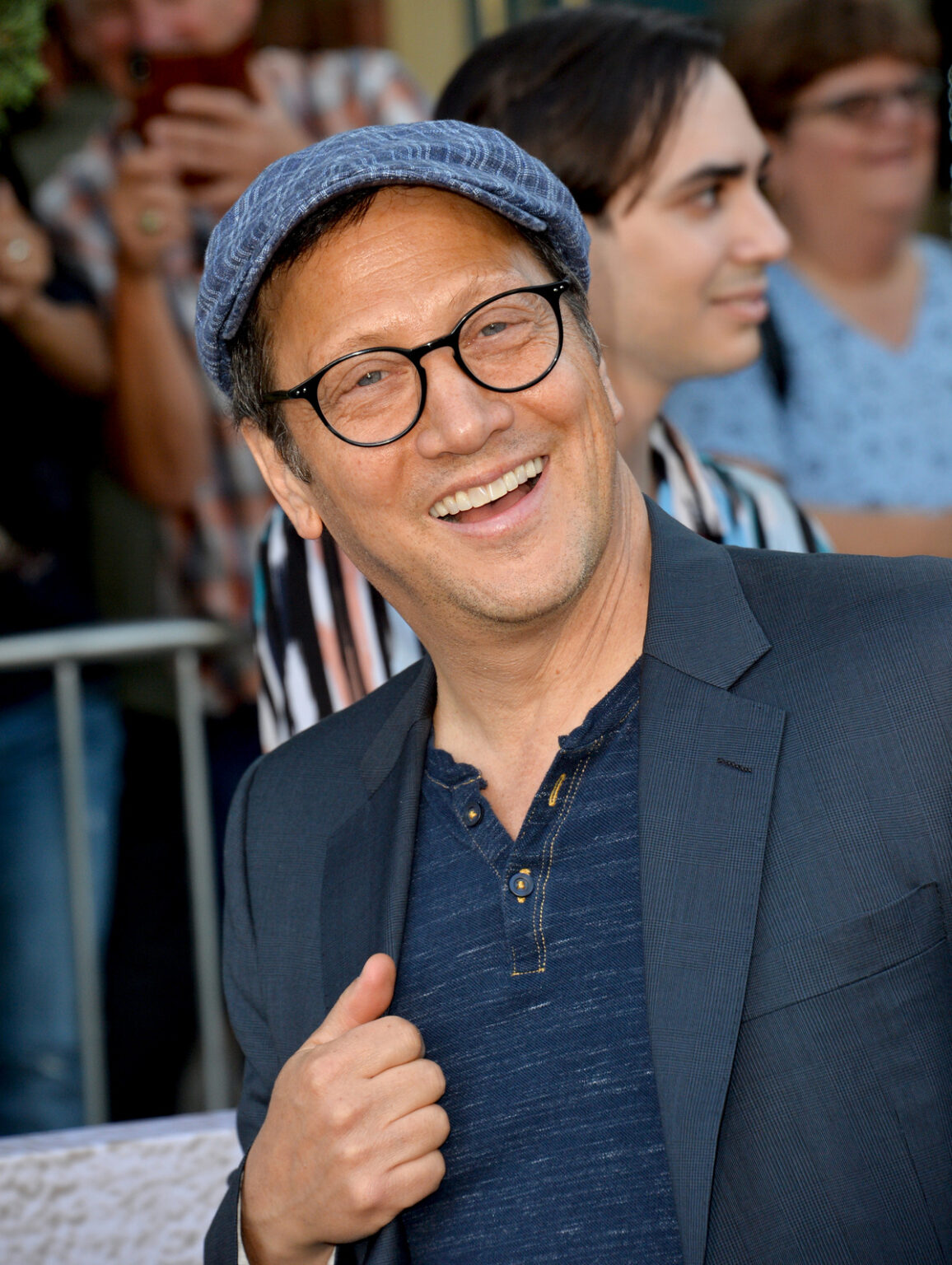 50 Famous Celebrities Who Are 5'3" Tall (160 cm) - Hood MWR