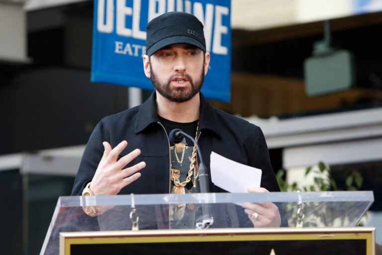 50 Left Handed Celebrities Who Are Extraordinary People - Hood MWR