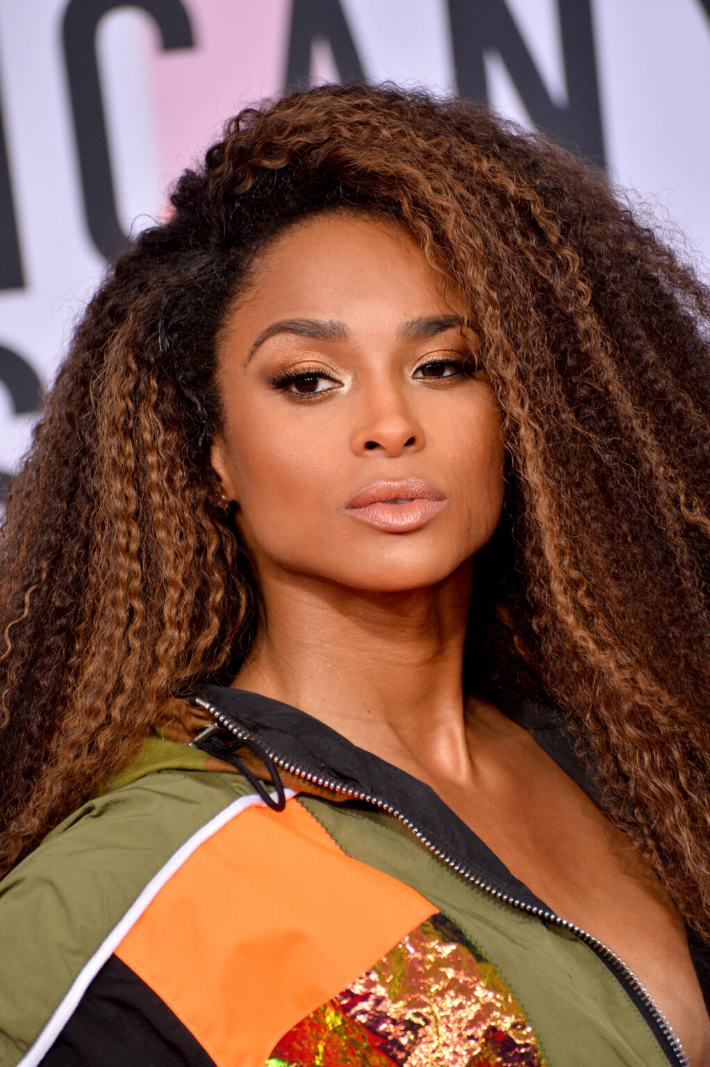 50 Female Celebrities Who Are 5'7" Tall (170 cm) - Hood MWR