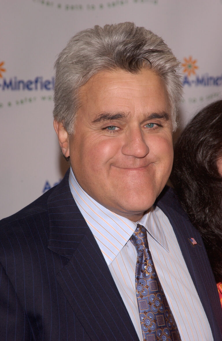 50 Left Handed Celebrities Who Are Extraordinary People - Hood MWR