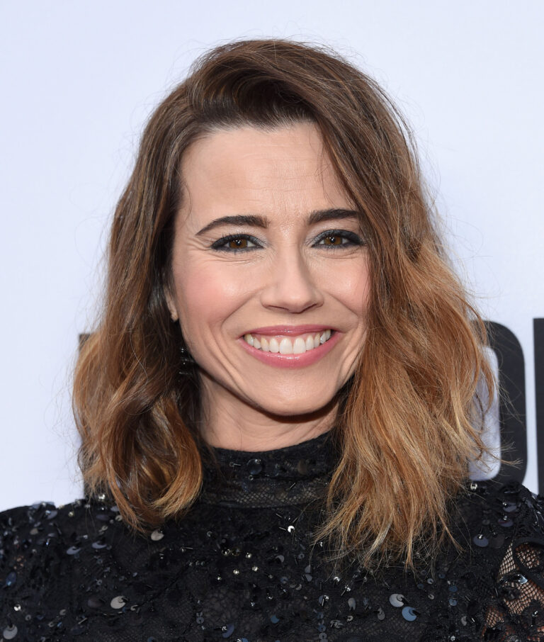50 Famous Celebrities Who Are 5'3" Tall (160 cm) - Hood MWR
