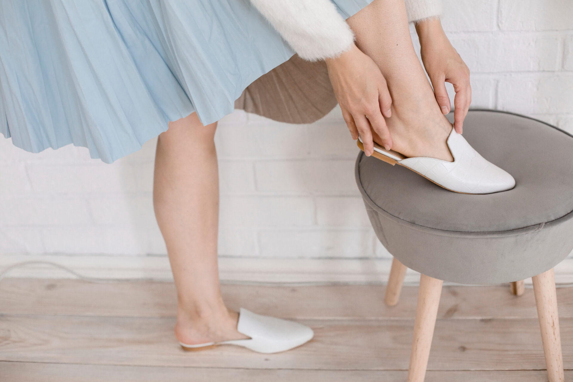 35 Simple Outfit Ideas to Wear With Mules 2023 - Hood MWR