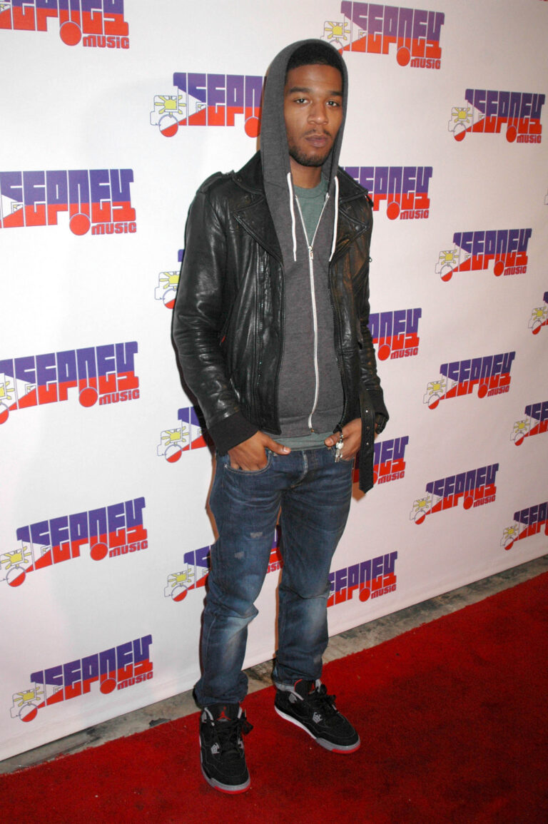 50 Skinny Male Celebrities You May Know - Hood MWR