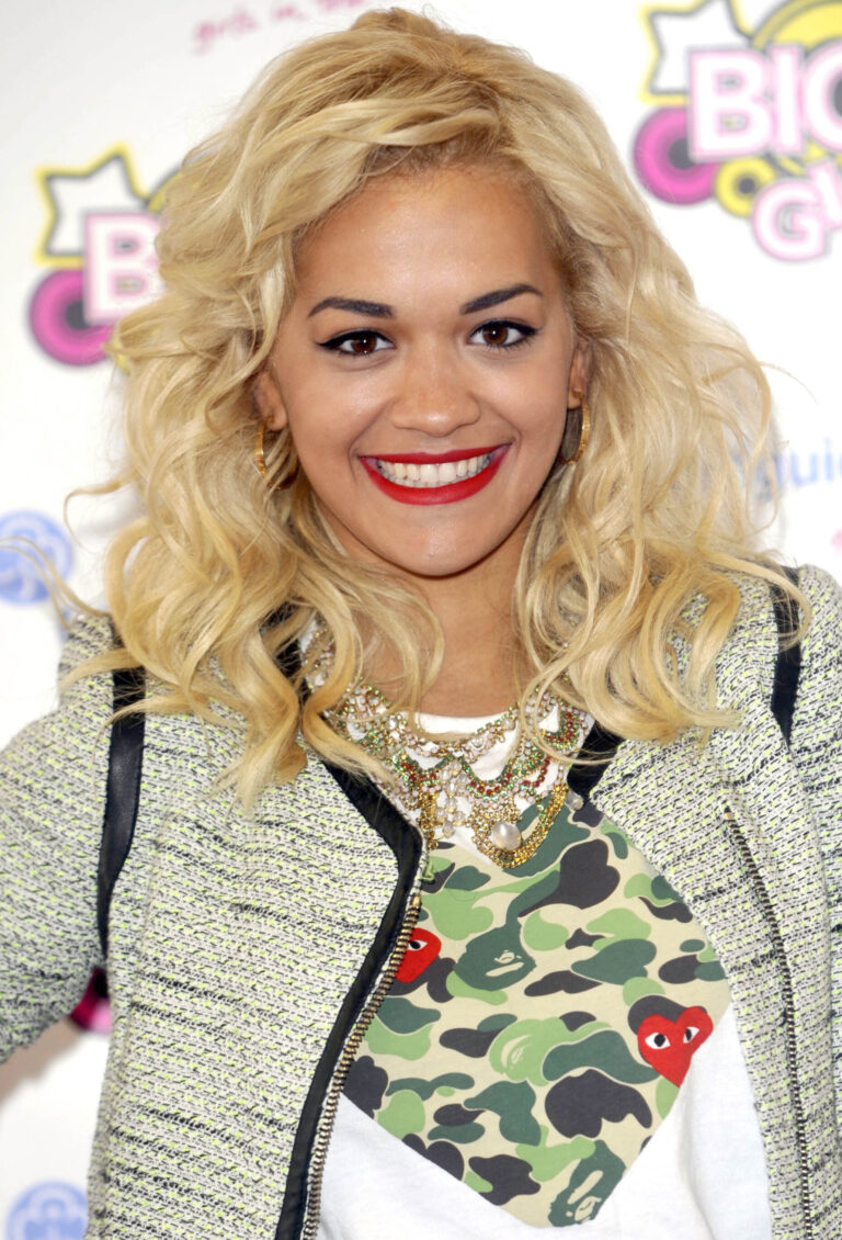 Top 50 Celebrities With Curly Hair in 2023 - Hood MWR