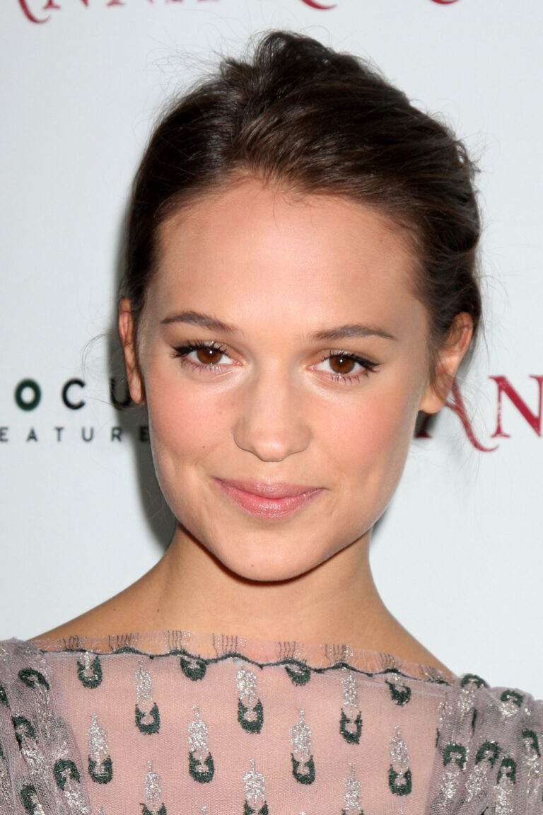50 Celebrities Who Are 5'6" Tall (168 cm) - Hood MWR