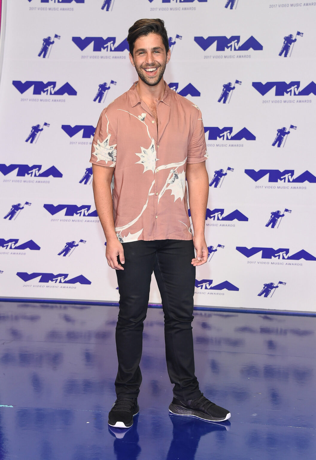 50 Skinny Male Celebrities You May Know - Hood MWR