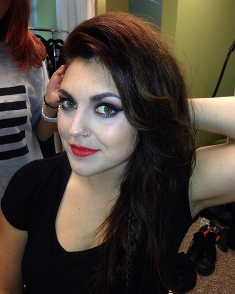 50 Celebrities Who Have Nose Piercings - Hood MWR