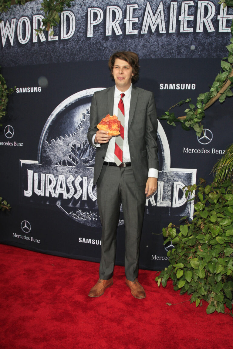 50 Skinny Male Celebrities You May Know - Hood MWR