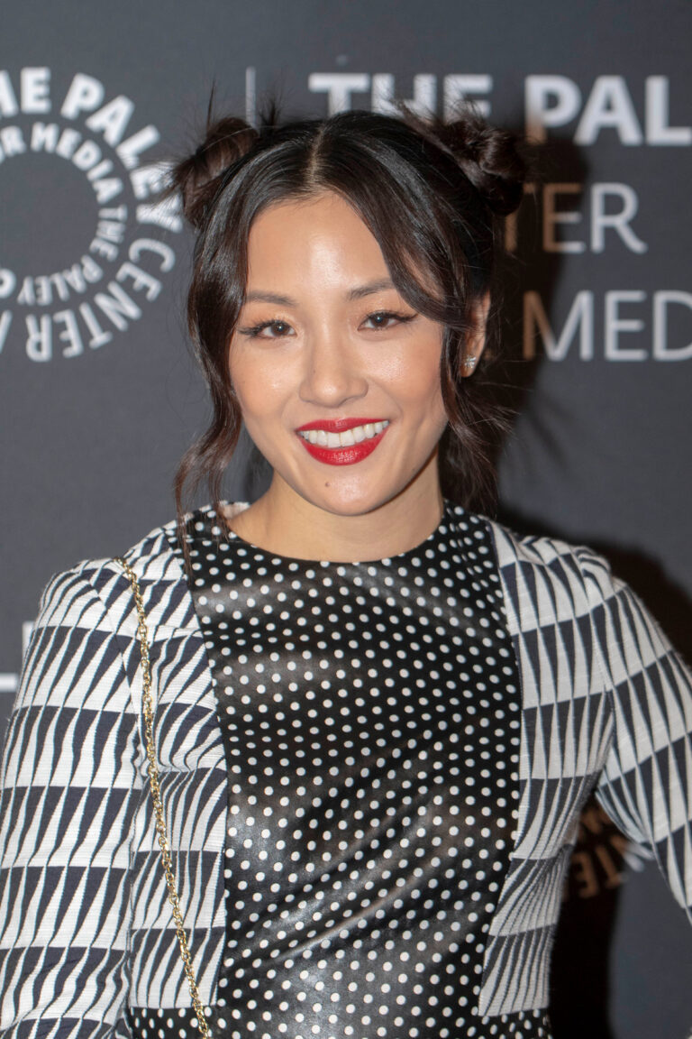 50 Celebrities Who Looked Gorgeous with Bangs - Hood MWR