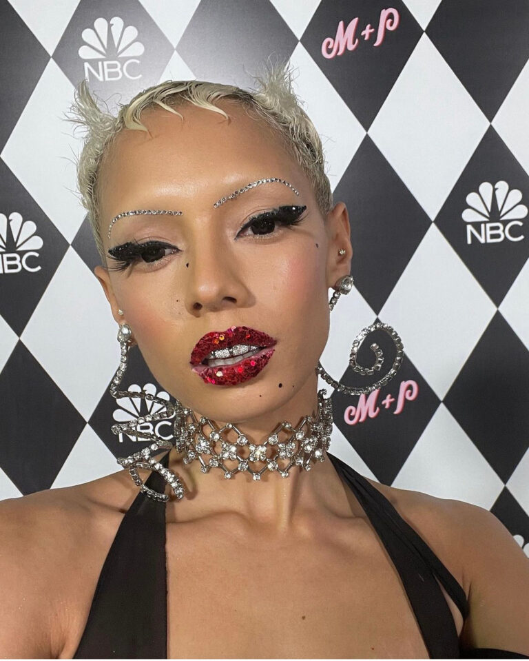 50 Famous People Decorate Their Teeth With Gems - Hood MWR