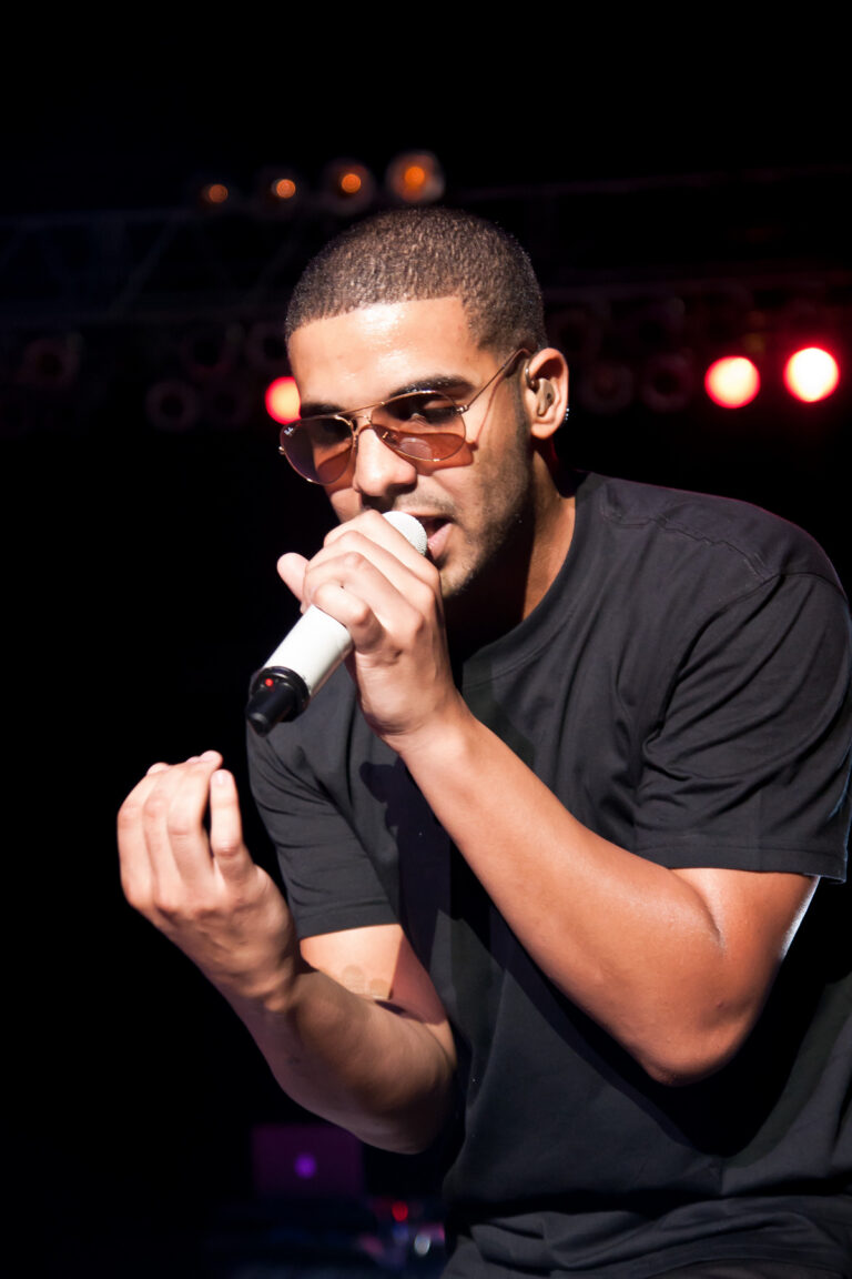 50 Most Famous Singers In The World - Hood MWR