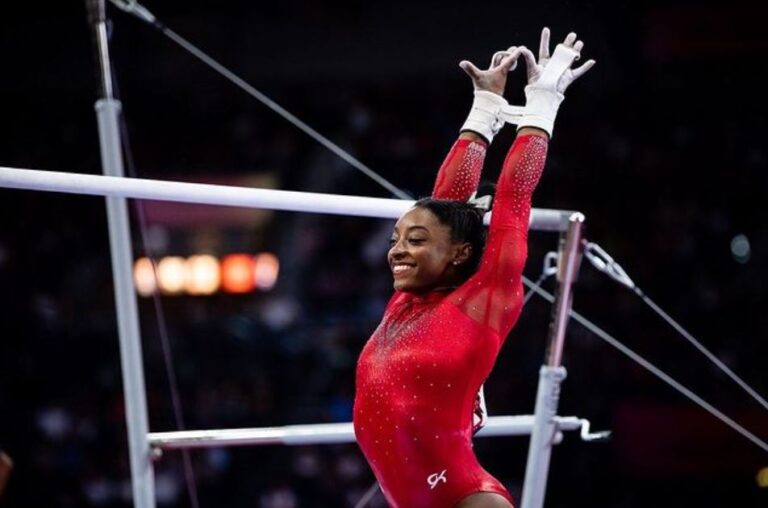 Simone Biles Height: How Tall is The American Gymnast? - Hood MWR