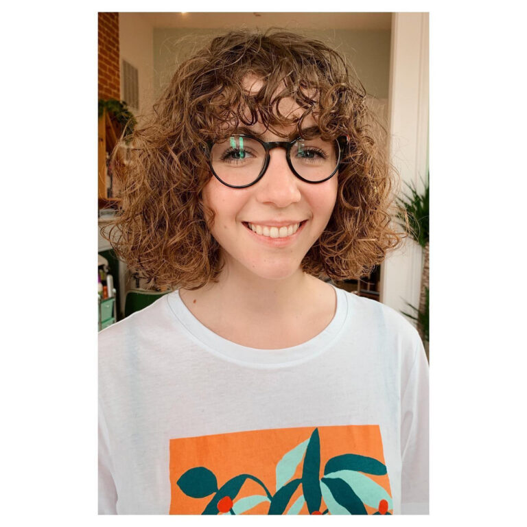 35 Short Curly Hairstyles for Women with Round Faces to Enhance Your ...