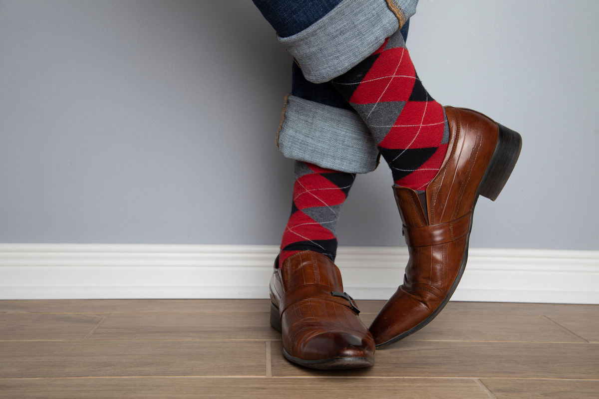 20 Stylish Sock Colors to Pair with Brown Shoes - Hood MWR