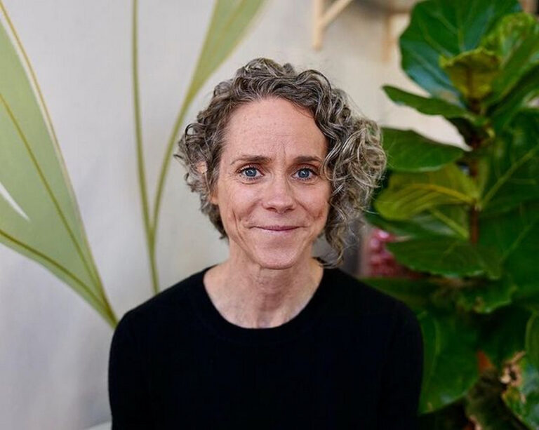 36 Short Permed Hairstyles for Women Over 60 to Look Younger - Hood MWR